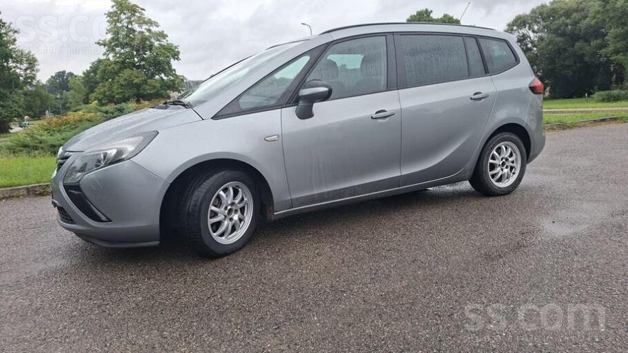 Grey Opel Zafira 2012 in Saldus, with an engine capacity of 2.00 L and mileage of 178 thousand km for 4100 €, photo 5 on AUTOMOTO.COM.LV