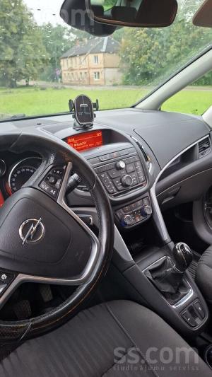Grey Opel Zafira 2012 in Saldus, with an engine capacity of 2.00 L and mileage of 178 thousand km for 4100 €, photo 7 on AUTOMOTO.COM.LV