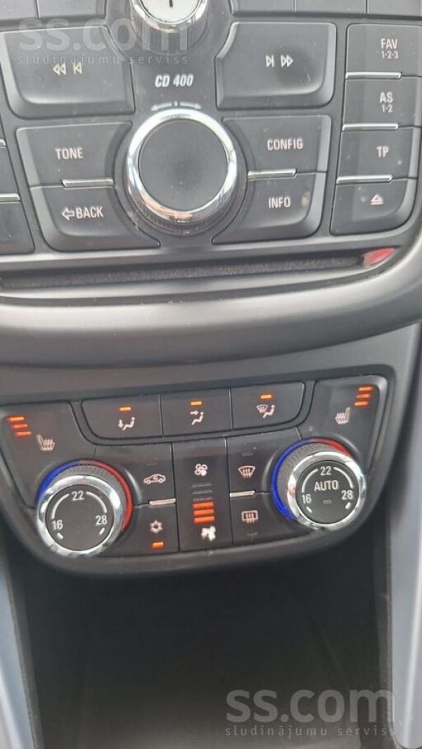 Grey Opel Zafira 2012 in Saldus, with an engine capacity of 2.00 L and mileage of 178 thousand km for 4100 €, photo 7 on AUTOMOTO.COM.LV