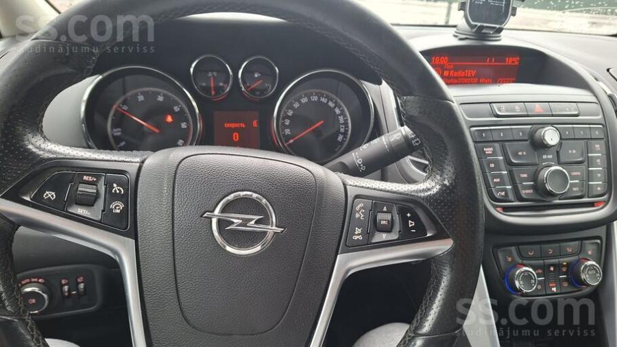 Grey Opel Zafira 2012 in Saldus, with an engine capacity of 2.00 L and mileage of 178 thousand km for 4100 €, photo 9 on AUTOMOTO.COM.LV