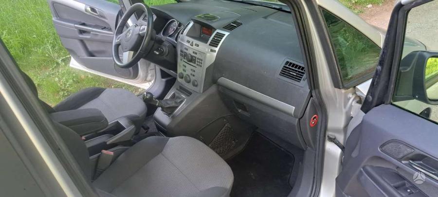Pelēks Opel Zafira 2012 Viļņa, ar dzinēja tilpumu 1.60 L un nobraukumu 289 tūkst. km par 2780 €, foto 12 vietnē AUTOMOTO.COM.LV