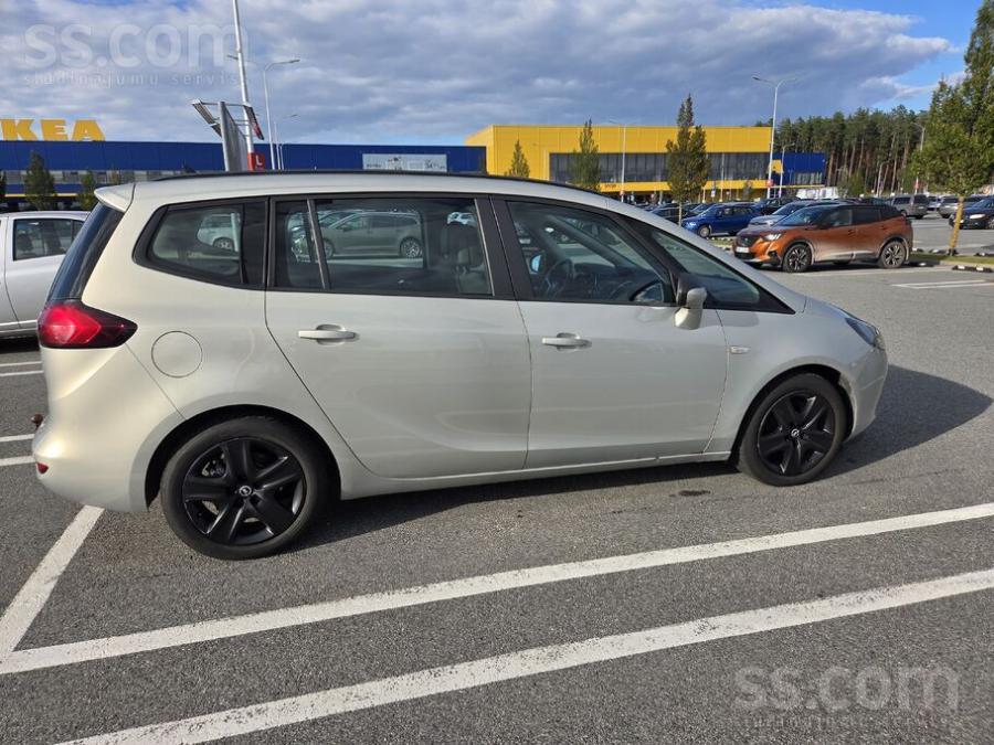 Grey Opel Zafira 2012 in Riga, with an engine capacity of 2.00 L and mileage of 291 thousand km for 3350 €, photo 1 on AUTOMOTO.COM.LV