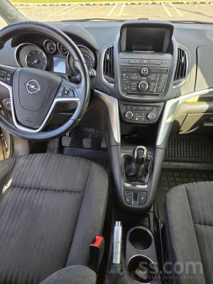 Grey Opel Zafira 2012 in Riga, with an engine capacity of 2.00 L and mileage of 291 thousand km for 3350 €, photo 6 on AUTOMOTO.COM.LV