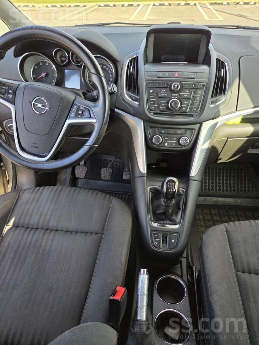 Grey Opel Zafira 2012 in Riga, with an engine capacity of 2.00 L and mileage of 291 thousand km for 3350 €, photo 6 on AUTOMOTO.COM.LV