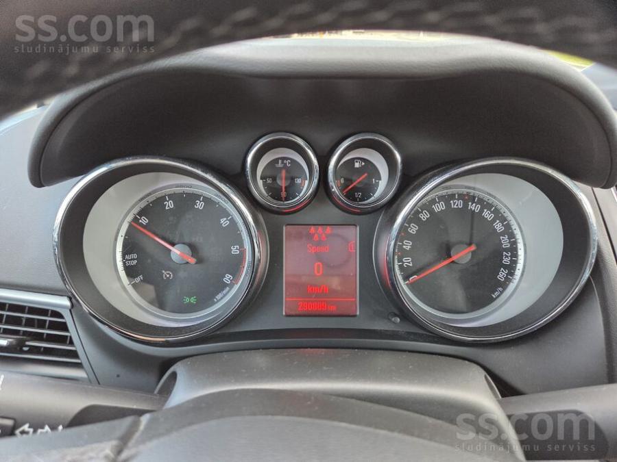 Grey Opel Zafira 2012 in Riga, with an engine capacity of 2.00 L and mileage of 291 thousand km for 3350 €, photo 7 on AUTOMOTO.COM.LV