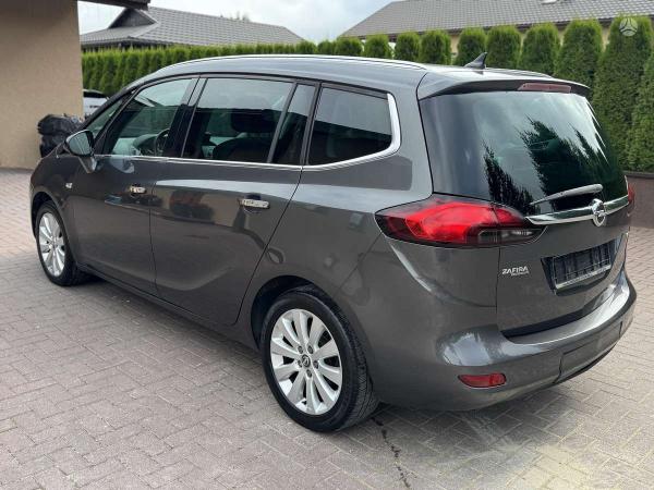 Grey Opel Zafira 2012 in Utena, with an engine capacity of 2.00 L and mileage of 248 thousand km for 4650 €, photo 8 on AUTOMOTO.COM.LV
