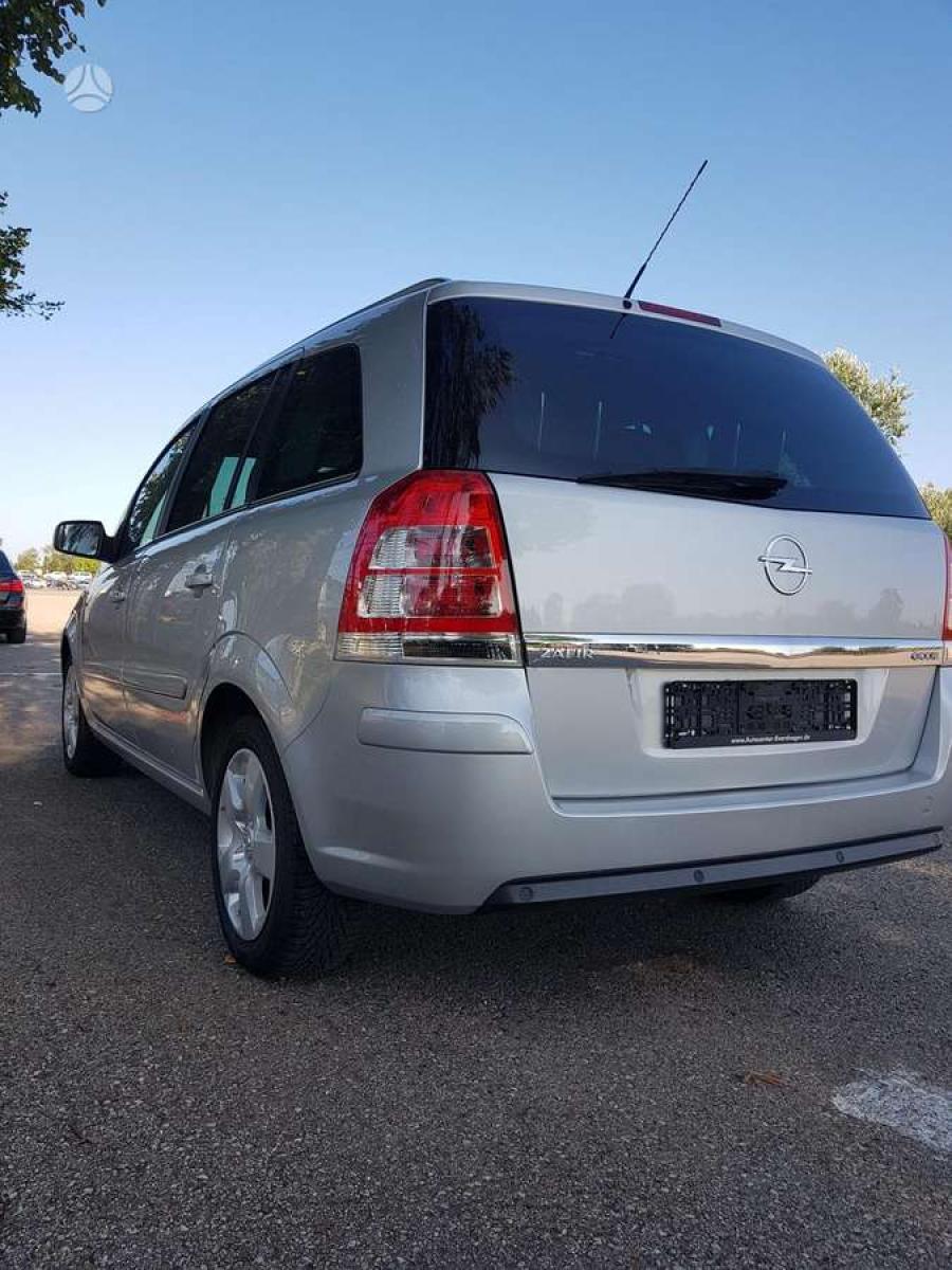 Grey Opel Zafira 2012 in Marijampole, with an engine capacity of 1.69 L and mileage of 204 thousand km for 3850 €, photo 1 on AUTOMOTO.COM.LV