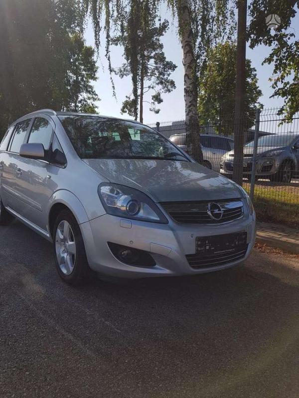 Grey Opel Zafira 2012 in Marijampole, with an engine capacity of 1.69 L and mileage of 204 thousand km for 3850 €, photo 3 on AUTOMOTO.COM.LV