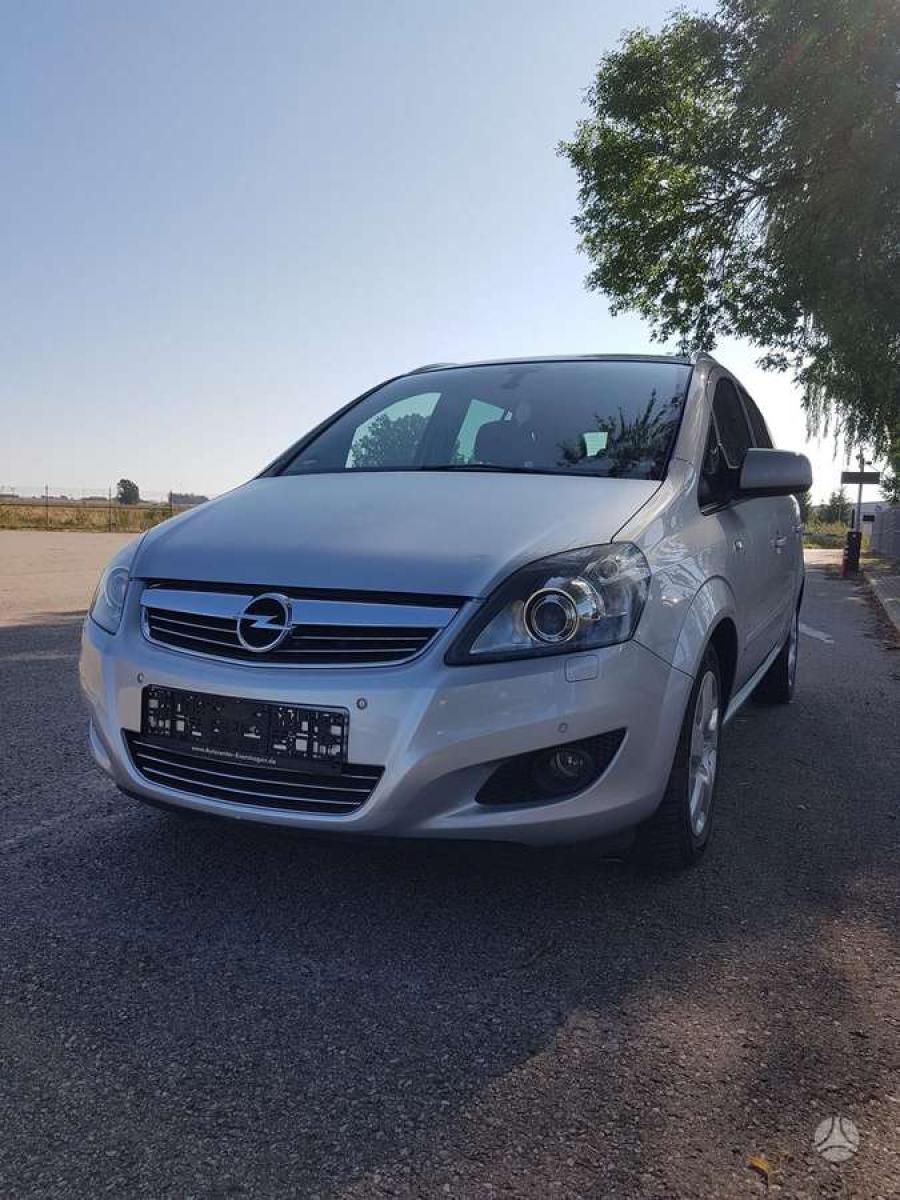 Grey Opel Zafira 2012 in Marijampole, with an engine capacity of 1.69 L and mileage of 204 thousand km for 3850 €, photo 4 on AUTOMOTO.COM.LV