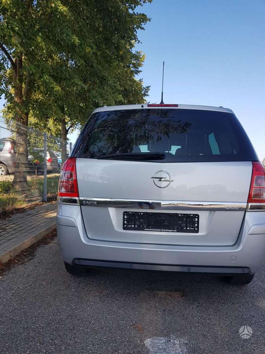 Grey Opel Zafira 2012 in Marijampole, with an engine capacity of 1.69 L and mileage of 204 thousand km for 3850 €, photo 7 on AUTOMOTO.COM.LV