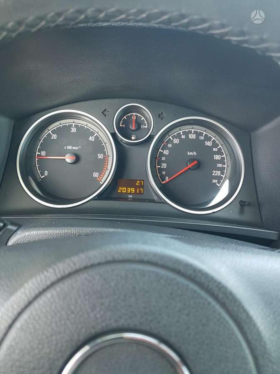 Grey Opel Zafira 2012 in Marijampole, with an engine capacity of 1.69 L and mileage of 204 thousand km for 3850 €, photo 16 on AUTOMOTO.COM.LV