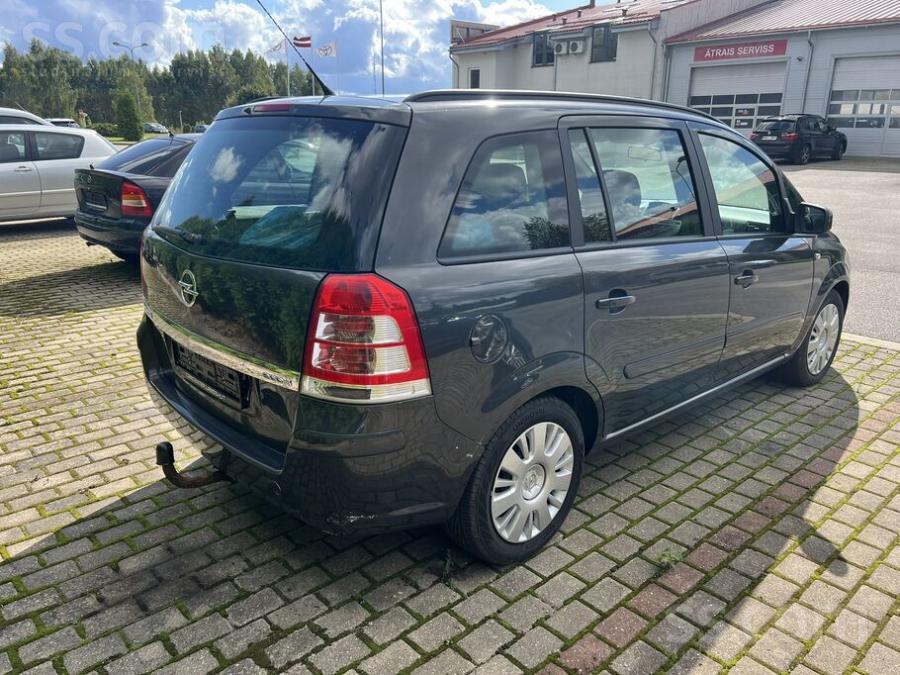 Grey Opel Zafira 2012 in Valmiera, with an engine capacity of 1.70 L and mileage of 127 thousand km for 3750 €, photo 4 on AUTOMOTO.COM.LV