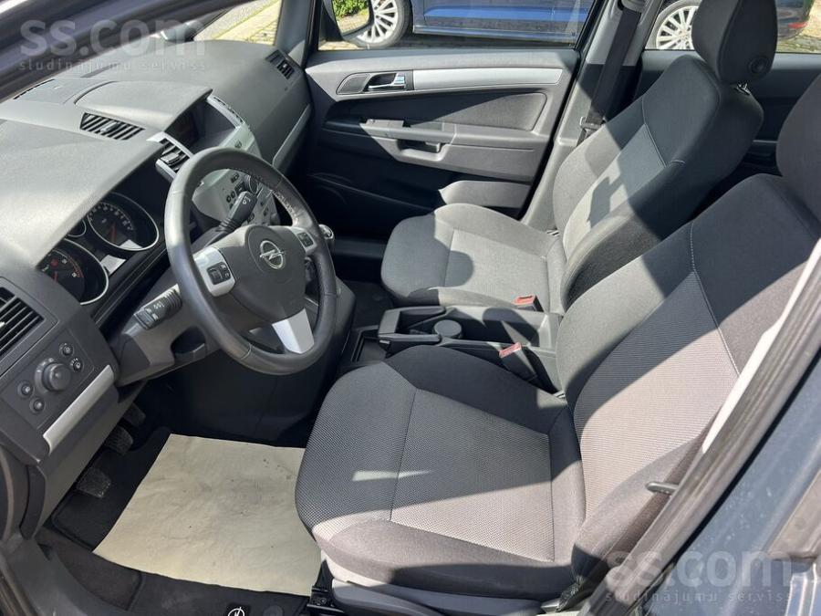 Grey Opel Zafira 2012 in Valmiera, with an engine capacity of 1.70 L and mileage of 127 thousand km for 3750 €, photo 7 on AUTOMOTO.COM.LV