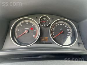 Grey Opel Zafira 2012 in Valmiera, with an engine capacity of 1.70 L and mileage of 127 thousand km for 3750 €, photo 10 on AUTOMOTO.COM.LV
