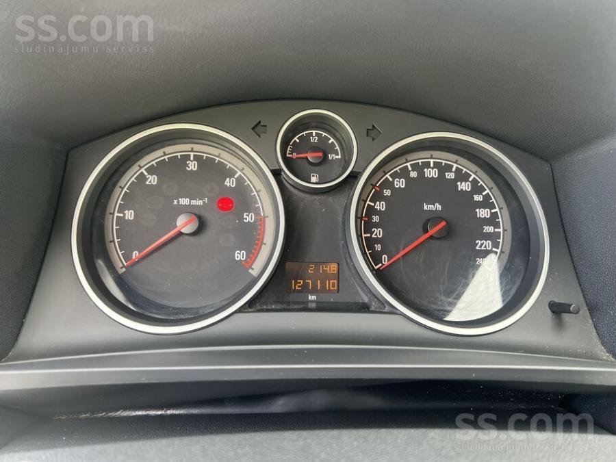 Grey Opel Zafira 2012 in Valmiera, with an engine capacity of 1.70 L and mileage of 127 thousand km for 3750 €, photo 10 on AUTOMOTO.COM.LV