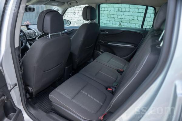 Opel Zafira 2012 Liepāja vietnē Pelēks Opel Zafira 2012 Liepāja, ar dzinēja tilpumu 2.00 L un nobraukumu 284 tūkst. km par 3900 €, foto 10 vietnē AUTOMOTO.COM.LV