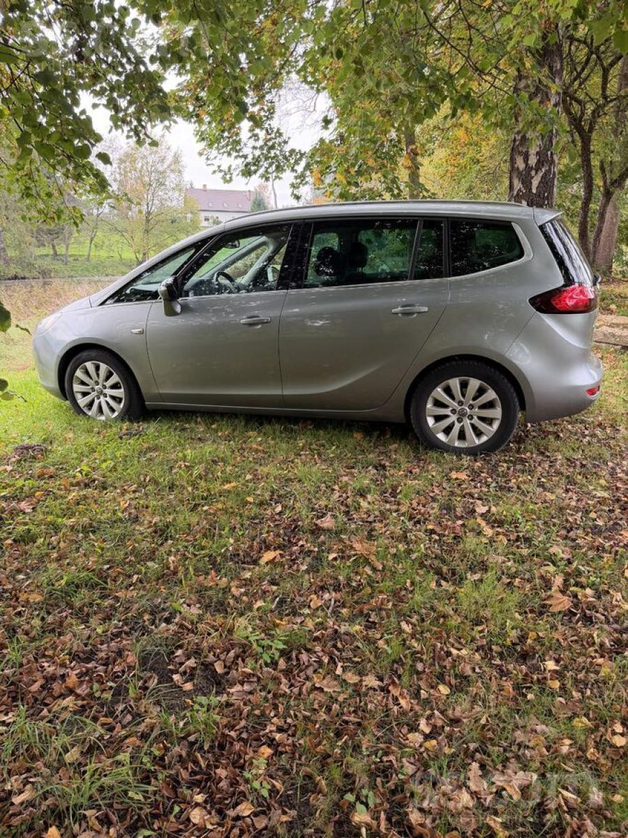 Grey Opel Zafira 2012 in Ogre, with an engine capacity of 1.40 L and mileage of 178 thousand km for 5400 €, photo 3 on AUTOMOTO.COM.LV