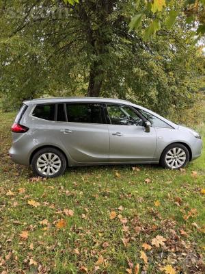 Grey Opel Zafira 2012 in Ogre, with an engine capacity of 1.40 L and mileage of 178 thousand km for 5400 €, photo 4 on AUTOMOTO.COM.LV