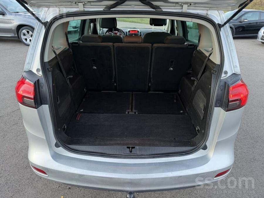 Grey Opel Zafira 2012 in Ogre, with an engine capacity of 2.00 L and mileage of 336 thousand km for 4300 €, photo 24 on AUTOMOTO.COM.LV