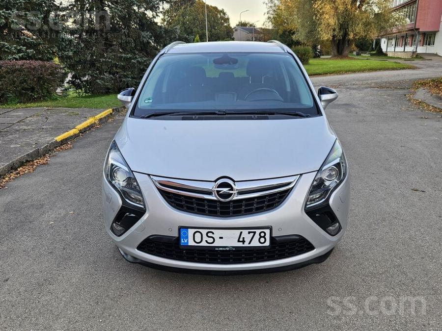 Grey Opel Zafira 2012 in Jekabpils, with an engine capacity of 2.00 L and mileage of 263 thousand km for 6290 €, photo 4 on AUTOMOTO.COM.LV