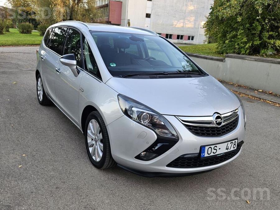 Grey Opel Zafira 2012 in Jekabpils, with an engine capacity of 2.00 L and mileage of 263 thousand km for 6290 €, photo 5 on AUTOMOTO.COM.LV