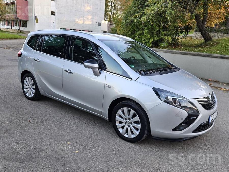 Grey Opel Zafira 2012 in Jekabpils, with an engine capacity of 2.00 L and mileage of 263 thousand km for 6290 €, photo 6 on AUTOMOTO.COM.LV