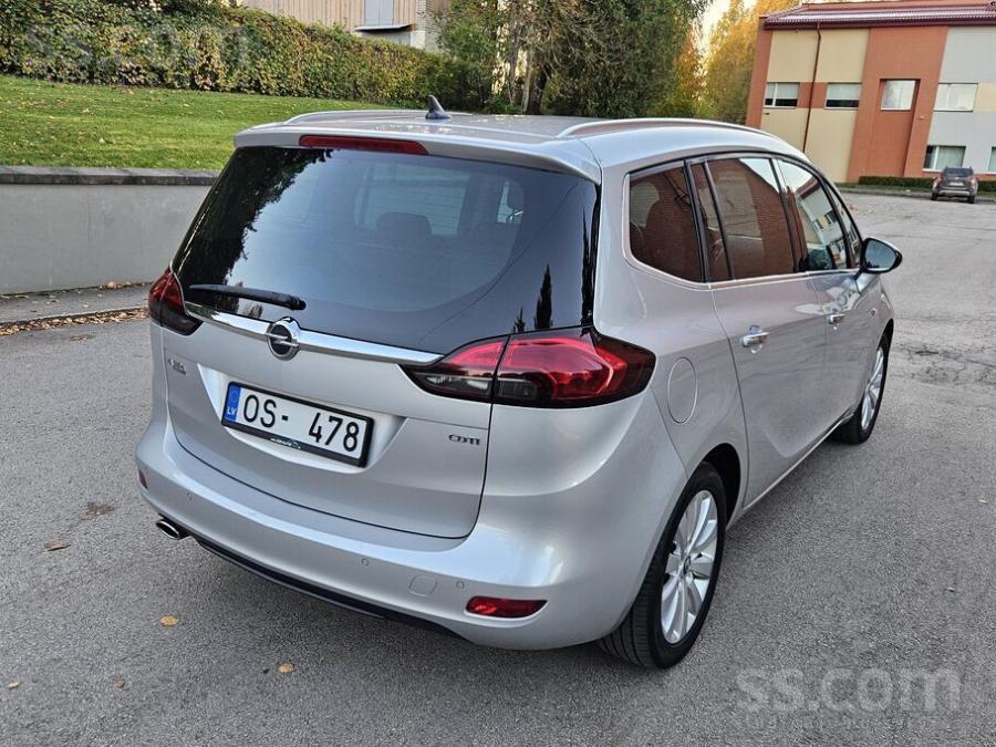Grey Opel Zafira 2012 in Jekabpils, with an engine capacity of 2.00 L and mileage of 263 thousand km for 6290 €, photo 8 on AUTOMOTO.COM.LV