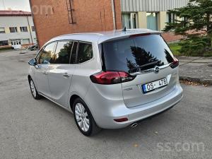 Grey Opel Zafira 2012 in Jekabpils, with an engine capacity of 2.00 L and mileage of 263 thousand km for 6290 €, photo 10 on AUTOMOTO.COM.LV