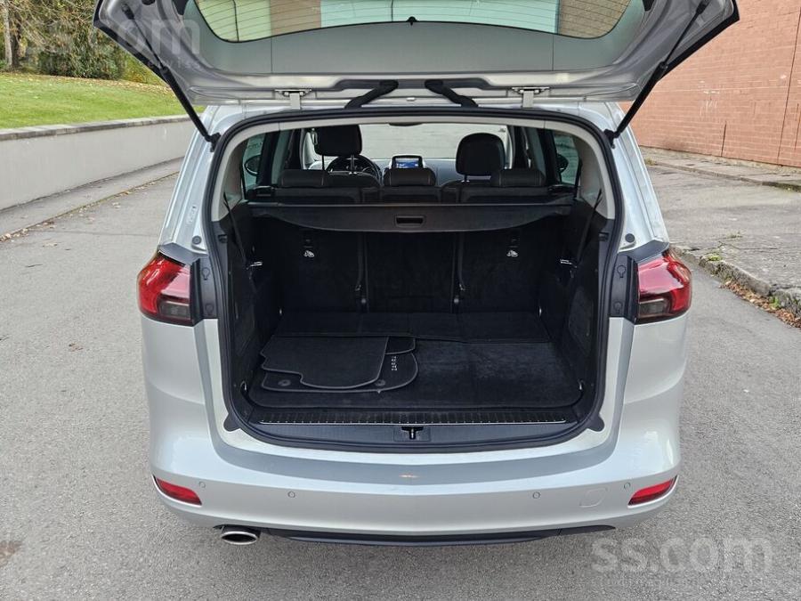 Grey Opel Zafira 2012 in Jekabpils, with an engine capacity of 2.00 L and mileage of 263 thousand km for 6290 €, photo 15 on AUTOMOTO.COM.LV