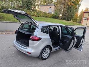 Grey Opel Zafira 2012 in Jekabpils, with an engine capacity of 2.00 L and mileage of 263 thousand km for 6290 €, photo 18 on AUTOMOTO.COM.LV