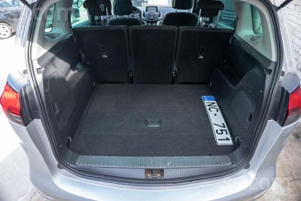 Grey Opel Zafira 2012 in Liepaja, with an engine capacity of 2.00 L and mileage of 284 thousand km for 3900 €, photo 11 on AUTOMOTO.COM.LV
