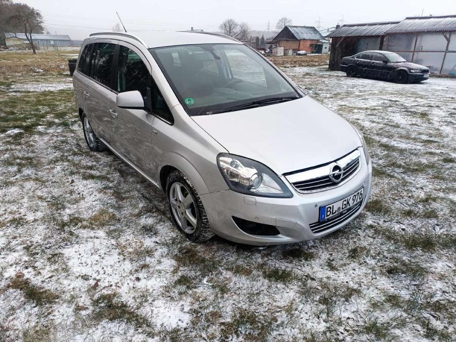 Grey Opel Zafira 2013 in Kaunas, with an engine capacity of 1.70 L and mileage of 218 thousand km for 3850 €, photo 2 on AUTOMOTO.COM.LV