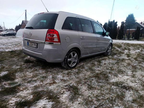 Pelēks Opel Zafira 2013 Kauņa, ar dzinēja tilpumu 1.70 L un nobraukumu 218 tūkst. km par 3850 €, foto 3 vietnē AUTOMOTO.COM.LV