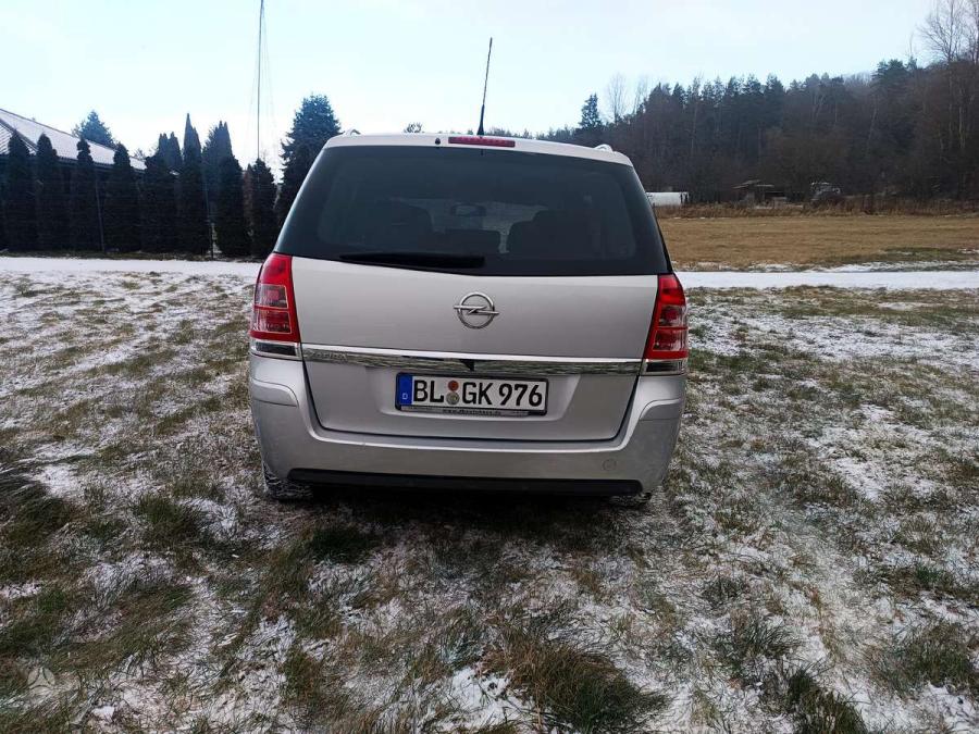 Grey Opel Zafira 2013 in Kaunas, with an engine capacity of 1.70 L and mileage of 218 thousand km for 3850 €, photo 6 on AUTOMOTO.COM.LV
