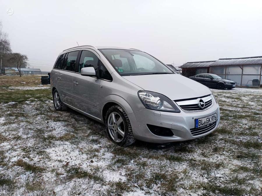 Grey Opel Zafira 2013 in Kaunas, with an engine capacity of 1.70 L and mileage of 218 thousand km for 3850 €, photo 10 on AUTOMOTO.COM.LV