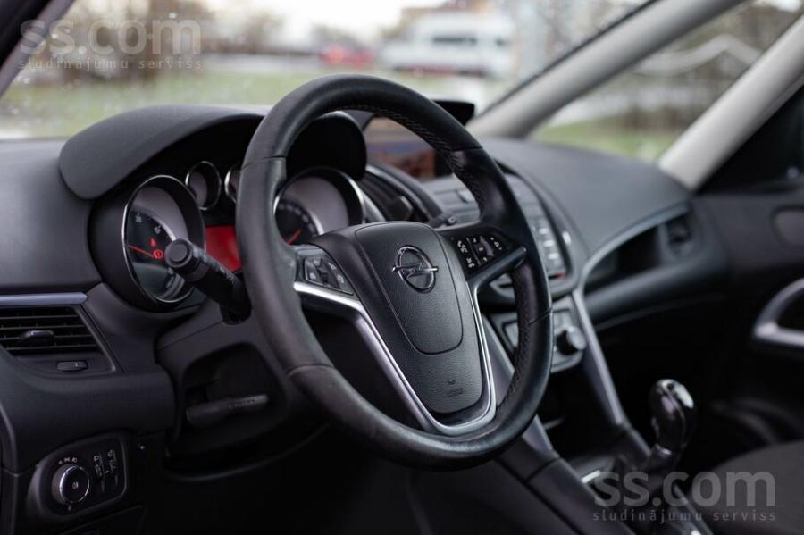 Grey Opel Zafira 2013 in Riga, with an engine capacity of 1.60 L and mileage of 303 thousand km for 4990 €, photo 13 on AUTOMOTO.COM.LV