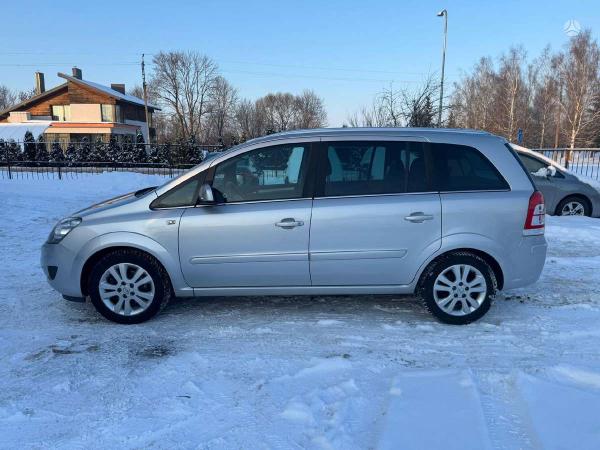 Grey Opel Zafira 2013 in Jurbarkas, with an engine capacity of 1.80 L and mileage of 102 thousand km for 5450 €, photo 1 on AUTOMOTO.COM.LV