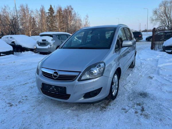 Grey Opel Zafira 2013 in Jurbarkas, with an engine capacity of 1.80 L and mileage of 102 thousand km for 5450 €, photo 2 on AUTOMOTO.COM.LV
