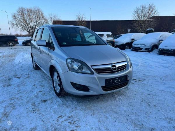 Grey Opel Zafira 2013 in Jurbarkas, with an engine capacity of 1.80 L and mileage of 102 thousand km for 5450 €, photo 3 on AUTOMOTO.COM.LV