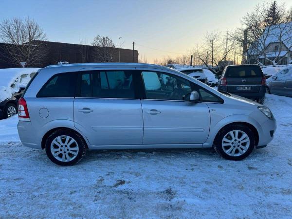 Grey Opel Zafira 2013 in Jurbarkas, with an engine capacity of 1.80 L and mileage of 102 thousand km for 5450 €, photo 4 on AUTOMOTO.COM.LV