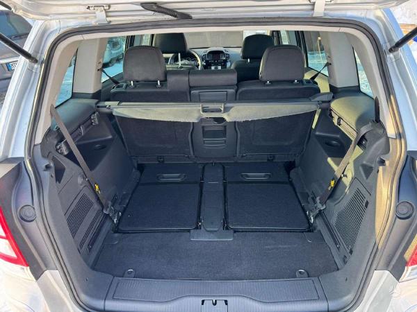 Grey Opel Zafira 2013 in Jurbarkas, with an engine capacity of 1.80 L and mileage of 102 thousand km for 5450 €, photo 11 on AUTOMOTO.COM.LV