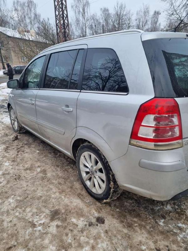 Pelēks Opel Zafira 2013 Rīga, ar dzinēja tilpumu 1.69 L un nobraukumu 308 tūkst. km par 2500 €, foto 2 vietnē AUTOMOTO.COM.LV