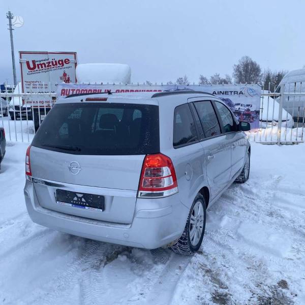 Pelēks Opel Zafira 2013 Marijampole, ar dzinēja tilpumu 1.80 L un nobraukumu 103 tūkst. km par 4650 €, foto 4 vietnē AUTOMOTO.COM.LV