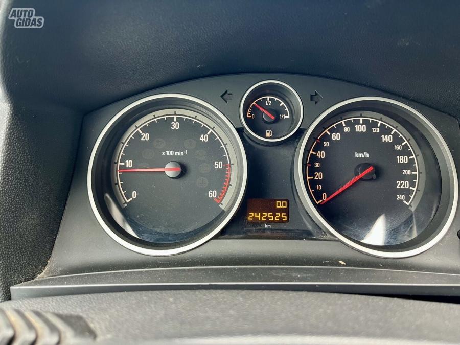 Grey Opel Zafira 2013 in Kaunas, with an engine capacity of 1.70 L and mileage of 242 thousand km for 3600 €, photo 10 on AUTOMOTO.COM.LV