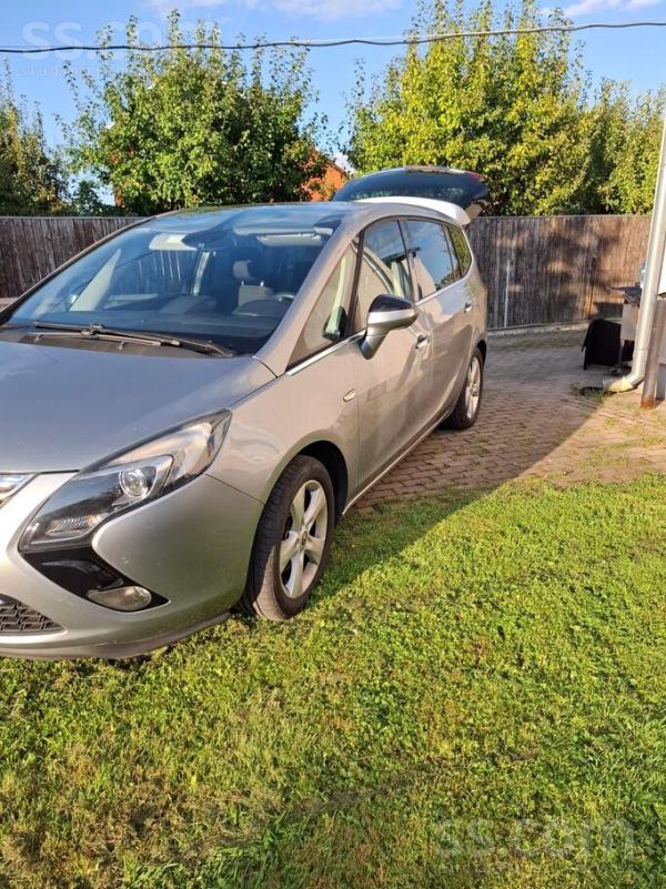 Grey Opel Zafira 2013 in Jurmala, with an engine capacity of 2.00 L and mileage of 259 thousand km for 4290 €, photo 4 on AUTOMOTO.COM.LV