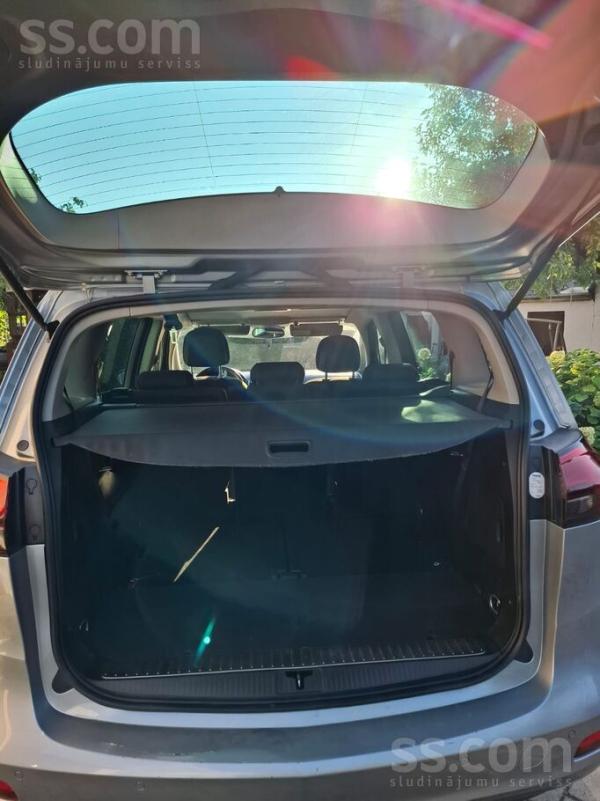 Grey Opel Zafira 2013 in Jurmala, with an engine capacity of 2.00 L and mileage of 259 thousand km for 4290 €, photo 10 on AUTOMOTO.COM.LV