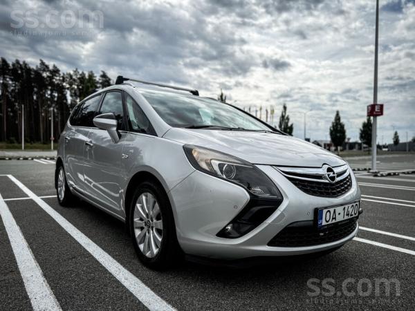 Grey Opel Zafira 2013 in Riga, with an engine capacity of 2.00 L and mileage of 314 thousand km for 4450 €, photo 1 on AUTOMOTO.COM.LV