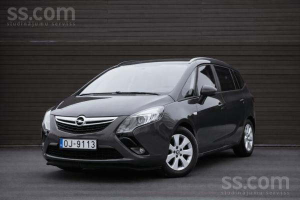 Grey Opel Zafira 2013 in Riga, with an engine capacity of 2.00 L and mileage of 228 thousand km for 5990 €, photo 1 on AUTOMOTO.COM.LV