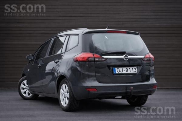 Grey Opel Zafira 2013 in Riga, with an engine capacity of 2.00 L and mileage of 228 thousand km for 5990 €, photo 4 on AUTOMOTO.COM.LV