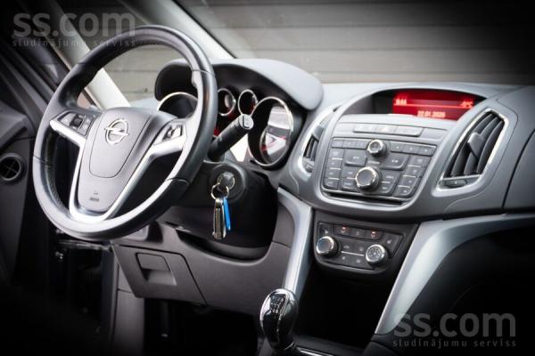 Grey Opel Zafira 2013 in Riga, with an engine capacity of 2.00 L and mileage of 228 thousand km for 5990 €, photo 5 on AUTOMOTO.COM.LV